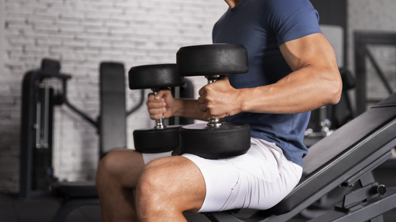 Curl altère : maitriser l'exécution du curl aux altères